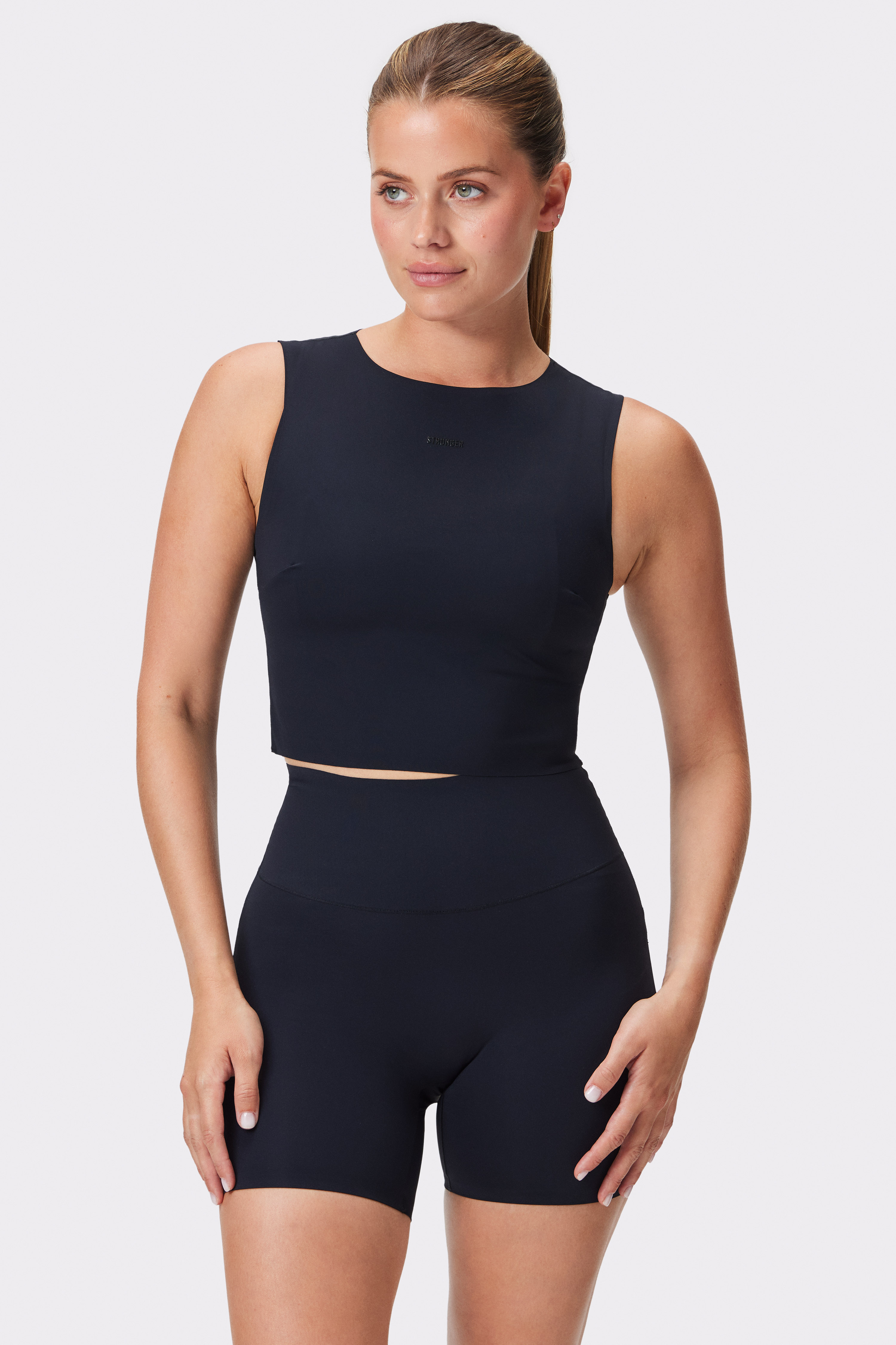 Sleek Crop Top BlackI Recycled Polyamide I STRONGER