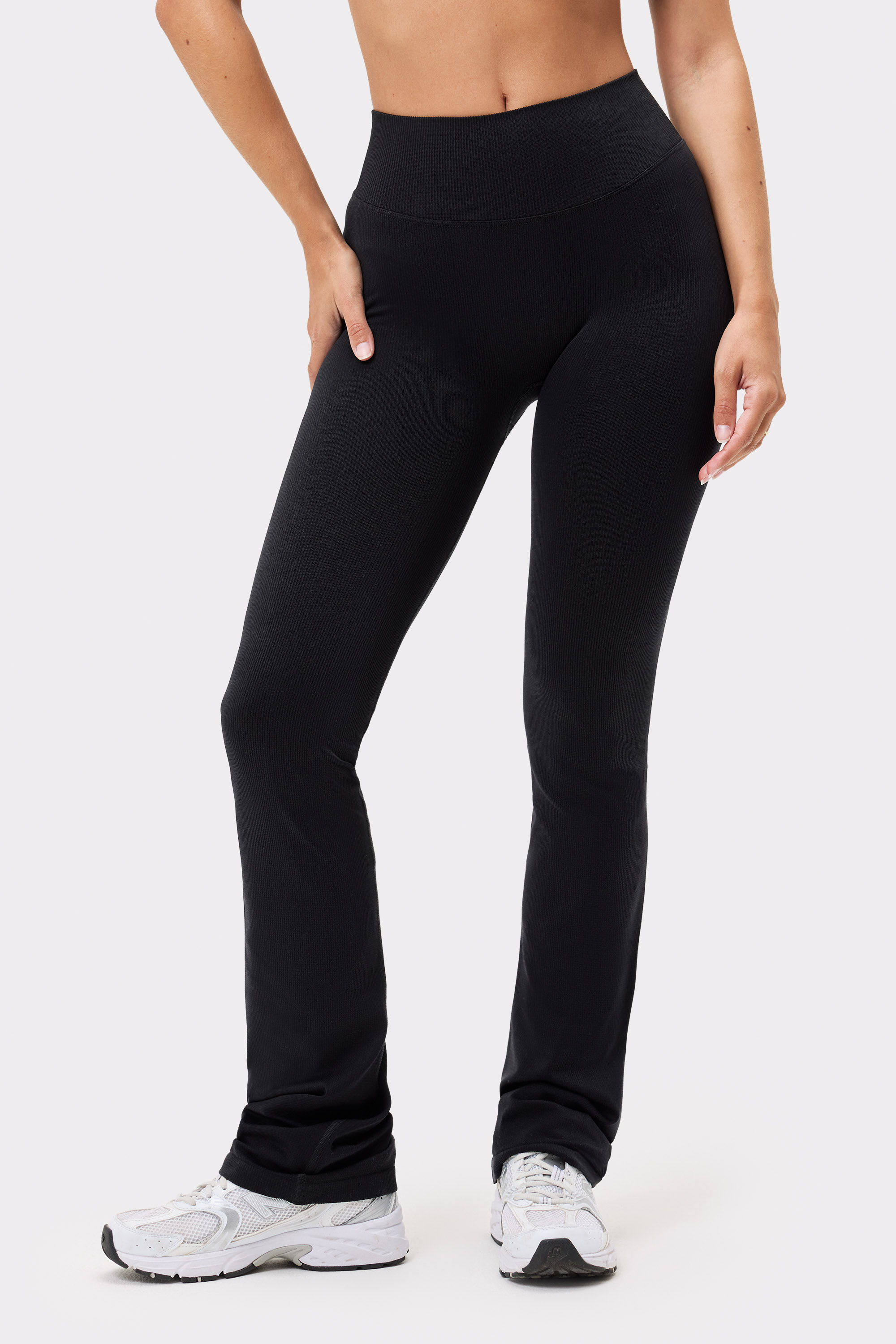 Seamless Contour Ribbed Bootcut Tights Black I Hög midja I STRONGER